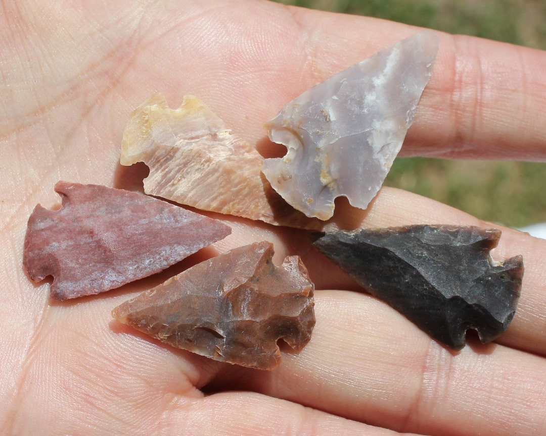 10 CARVED ARROWHEADS ~ 1" Stone - Flints, Obsidian, Chert, Knapping ...