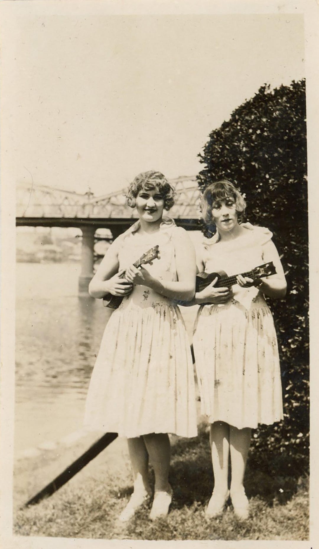 1920s Vintage Original Photo CUTE WOMEN Play the UKULELE Girl Band ...