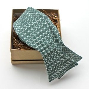 Green Triangle Pattern Bow Tie - Mens Freestyle Bow Tie - Womens Bow ...
