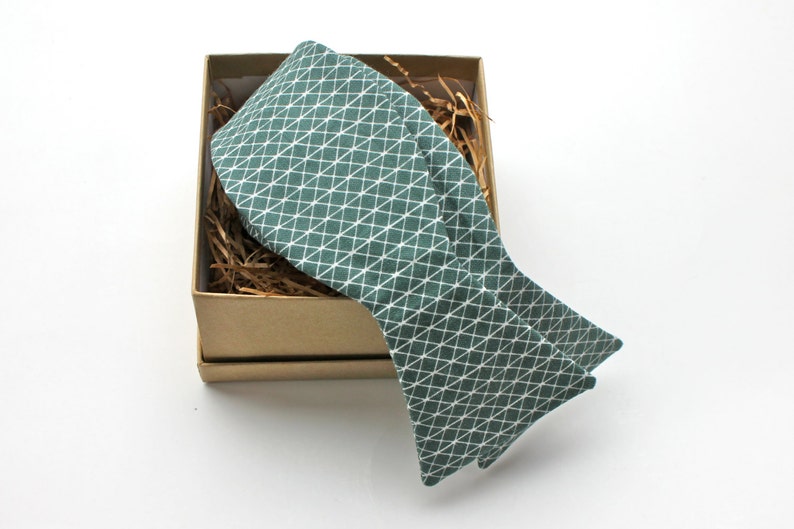 Green Triangle Pattern Bow Tie - Mens Freestyle Bow Tie - Womens Bow ...