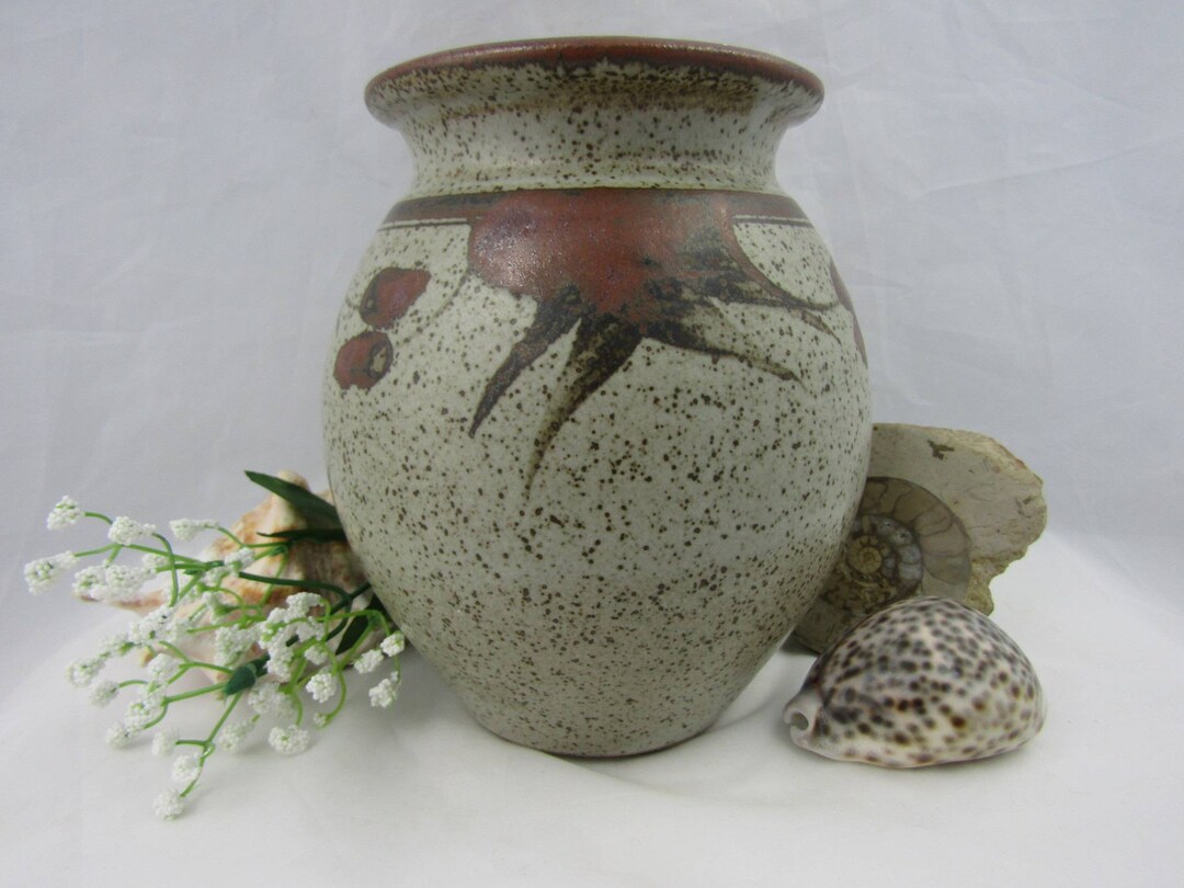 Studio Pottery Vase by Donald Glanville of Settle, Yorkshire. Bulbous ...