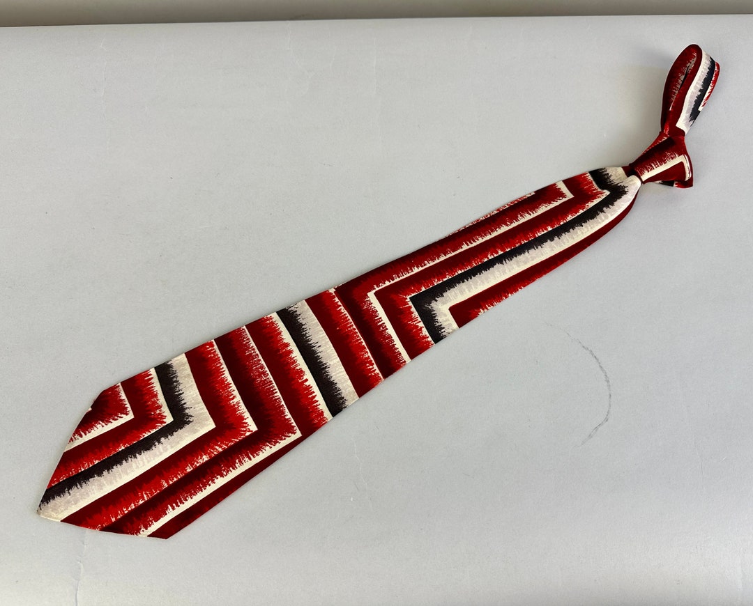 Cravate folle MOMA des années 40 Cravate en soie à nouer pourpre et ...