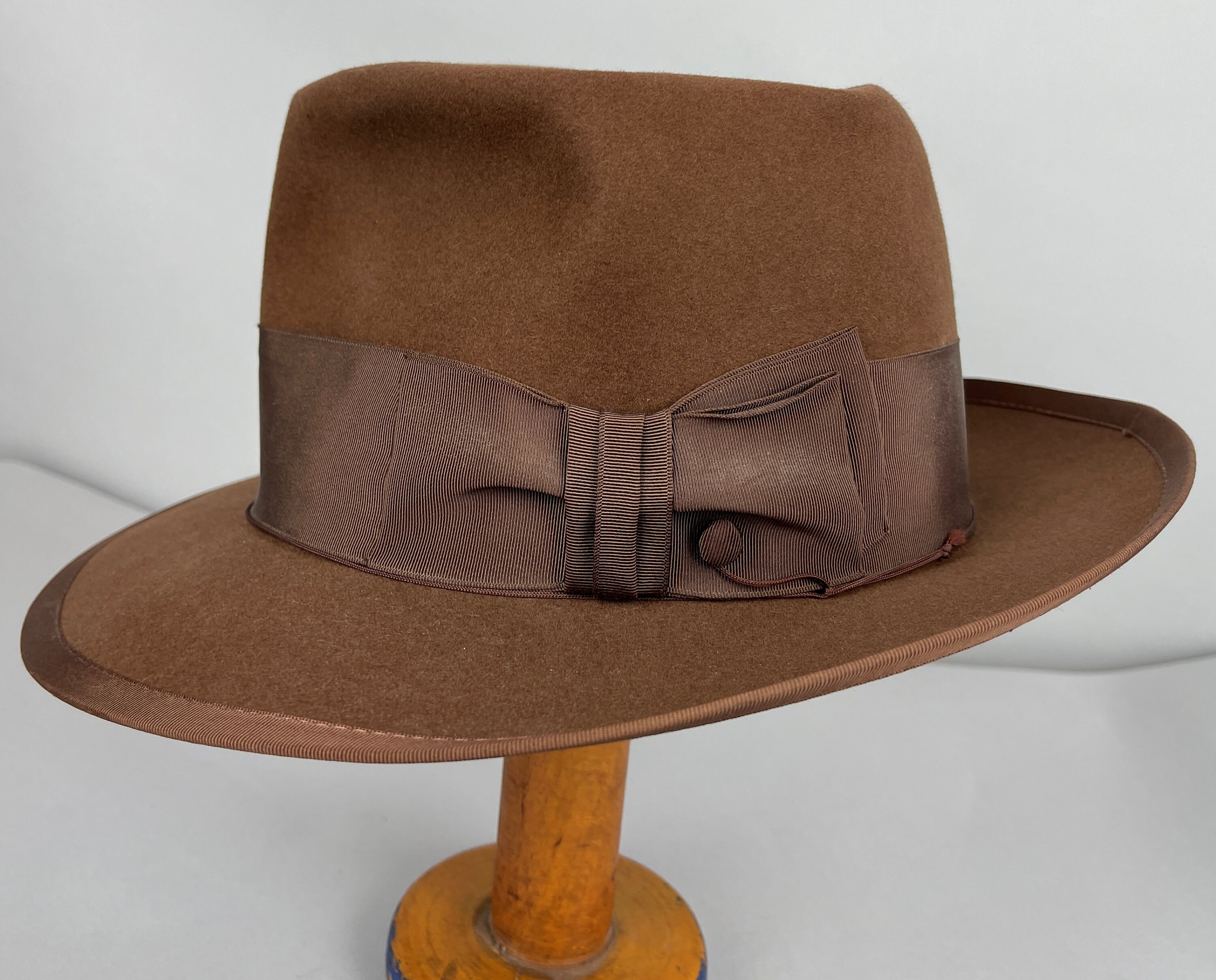 1940s Gumshoe Fedora | Vintage 40s Milk Chocolate Brown Beaver Felt Ye ...