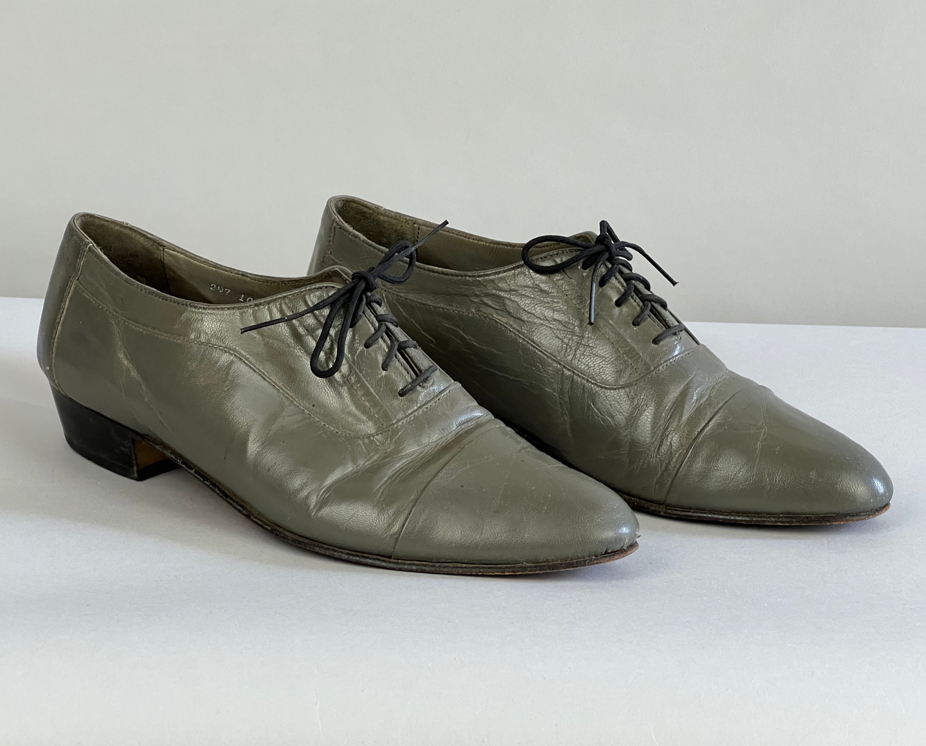 1960s Classic Captoe Shoes | Vintage 60s Porpoise Grey Gray 1960s Classic Captoe Shoes | Vintage 60s Porpoise Grey Gray