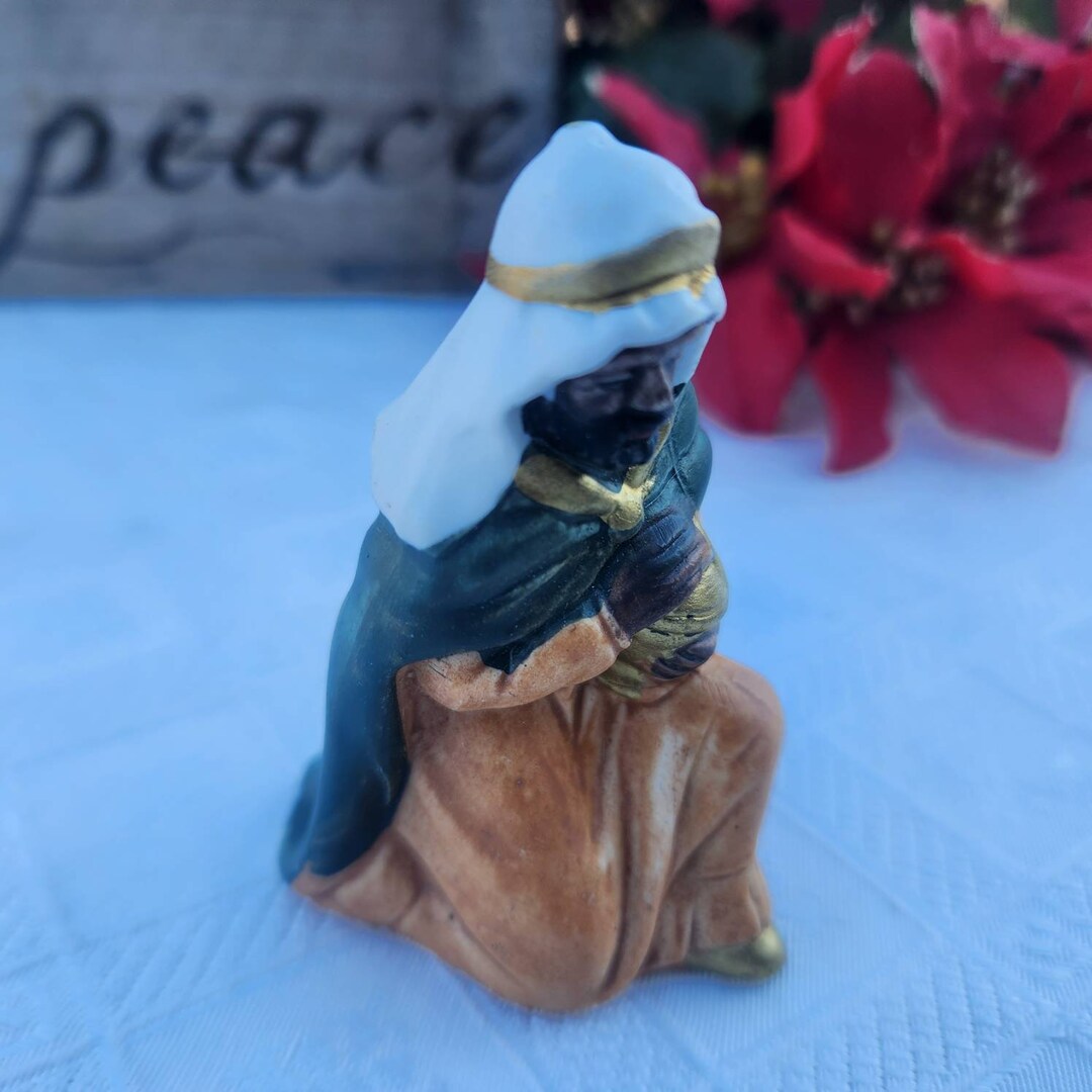 Black Wiseman Kneeling King 3 Inch Figurine Gaspar or - Etsy