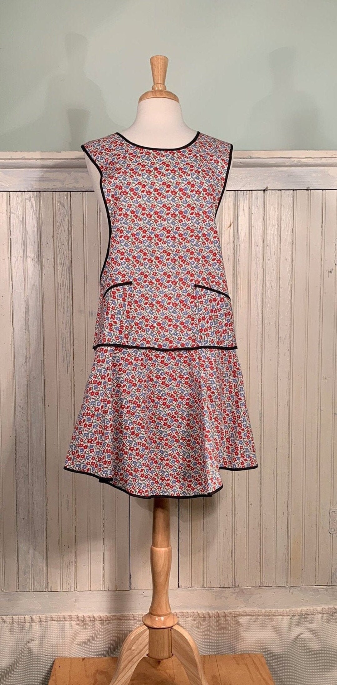 Retro Style Floral Print Cotton Apron Slips Over the Head, No Ties, 2 ...