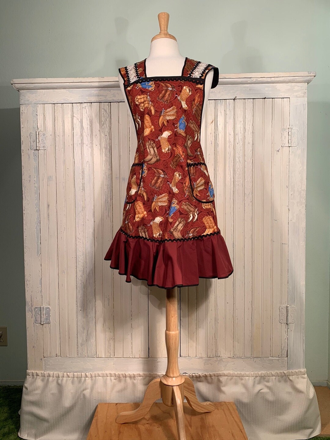 Retro Ranch Style Cowboy Boot Print Cotton Apron 2 Large Pockets ...
