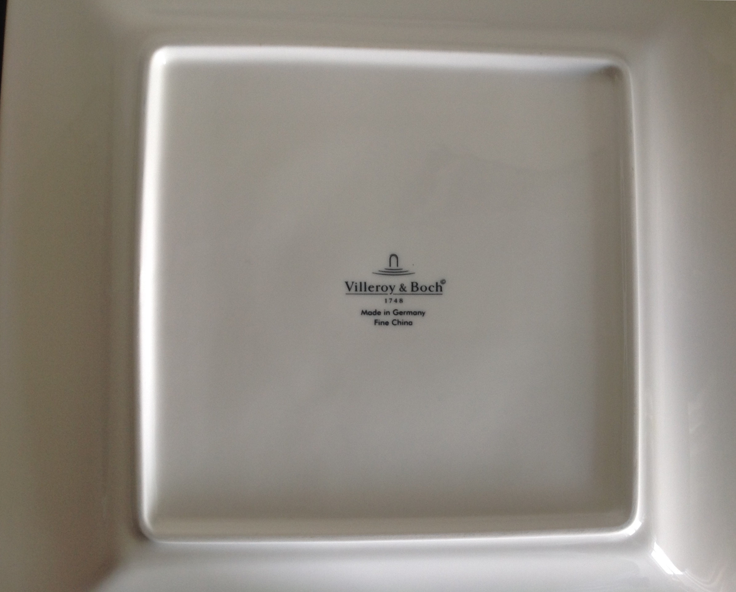 Villeroy and Boch Wonderful World Red With White Square Plate. 10.7 ...
