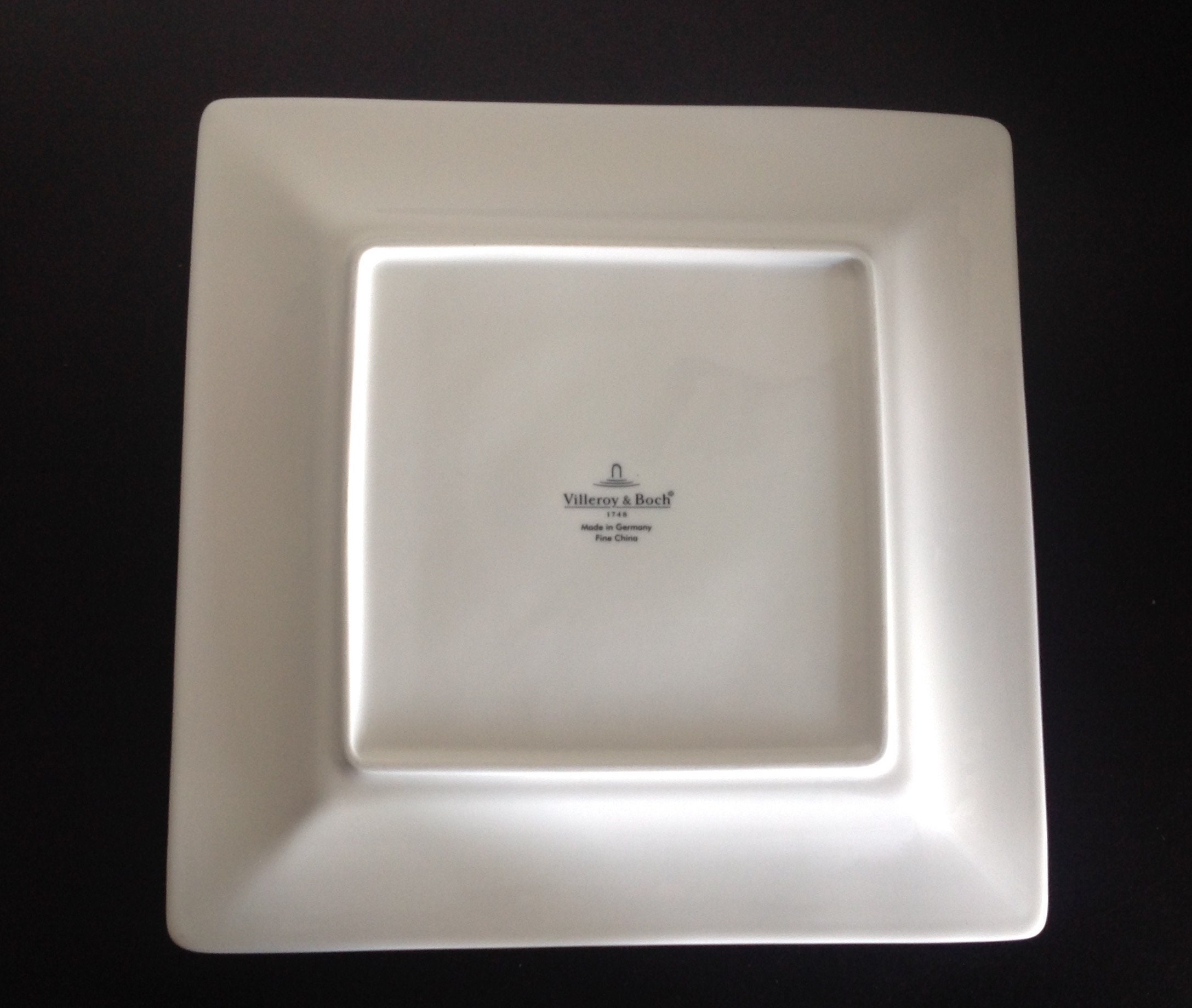 Villeroy and Boch Wonderful World Red With White Square Plate. 10.7 ...
