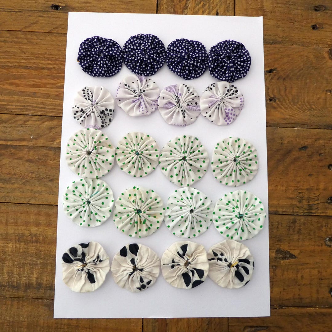 20 Vintage Spotted Yo Yos, Suffolk Puffs - Etsy