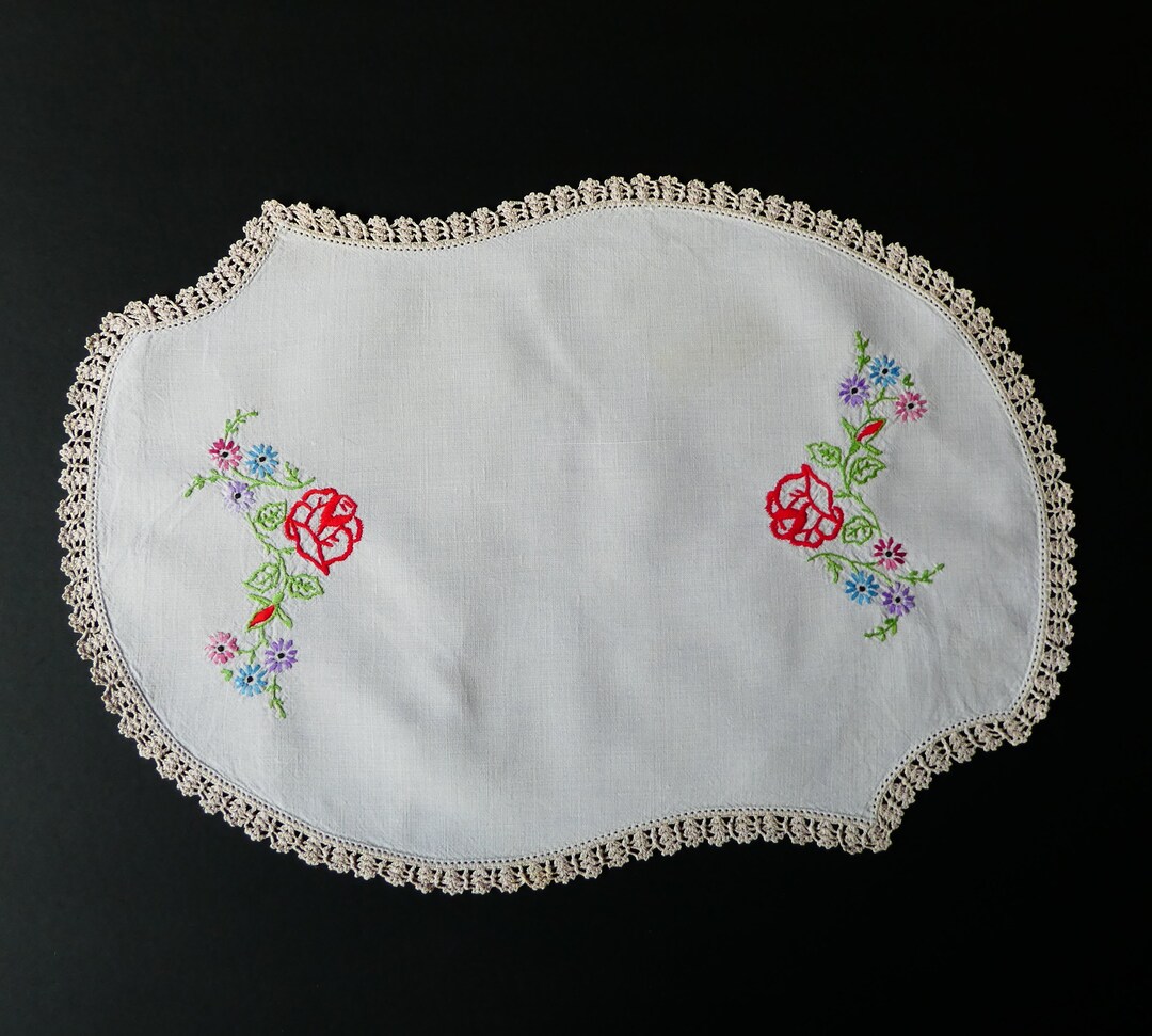 Vintage Embroidered Linen Table Centre - Etsy