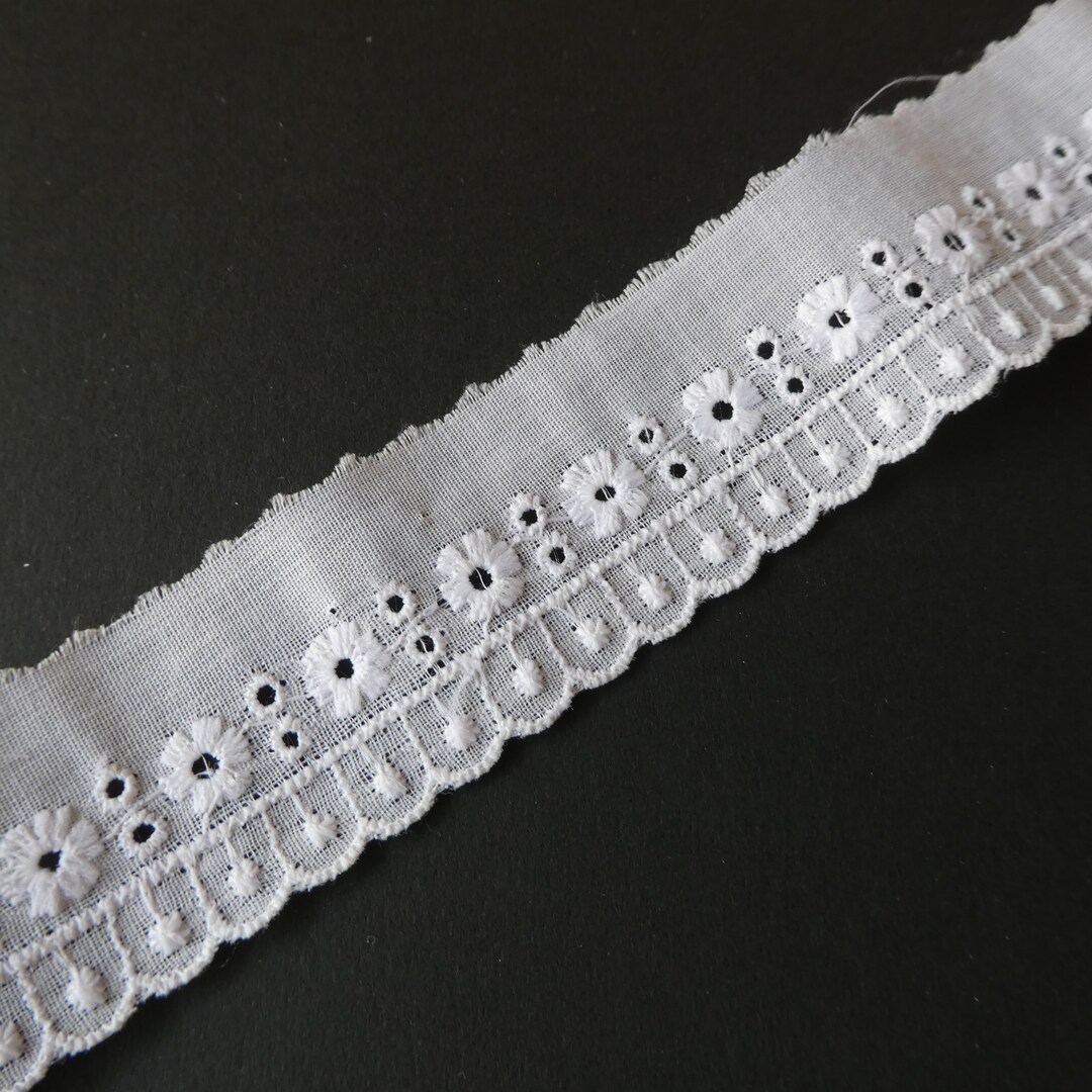 3 Metres White Broderie Anglaise Lace Trim, 3 Cms Wide - Etsy
