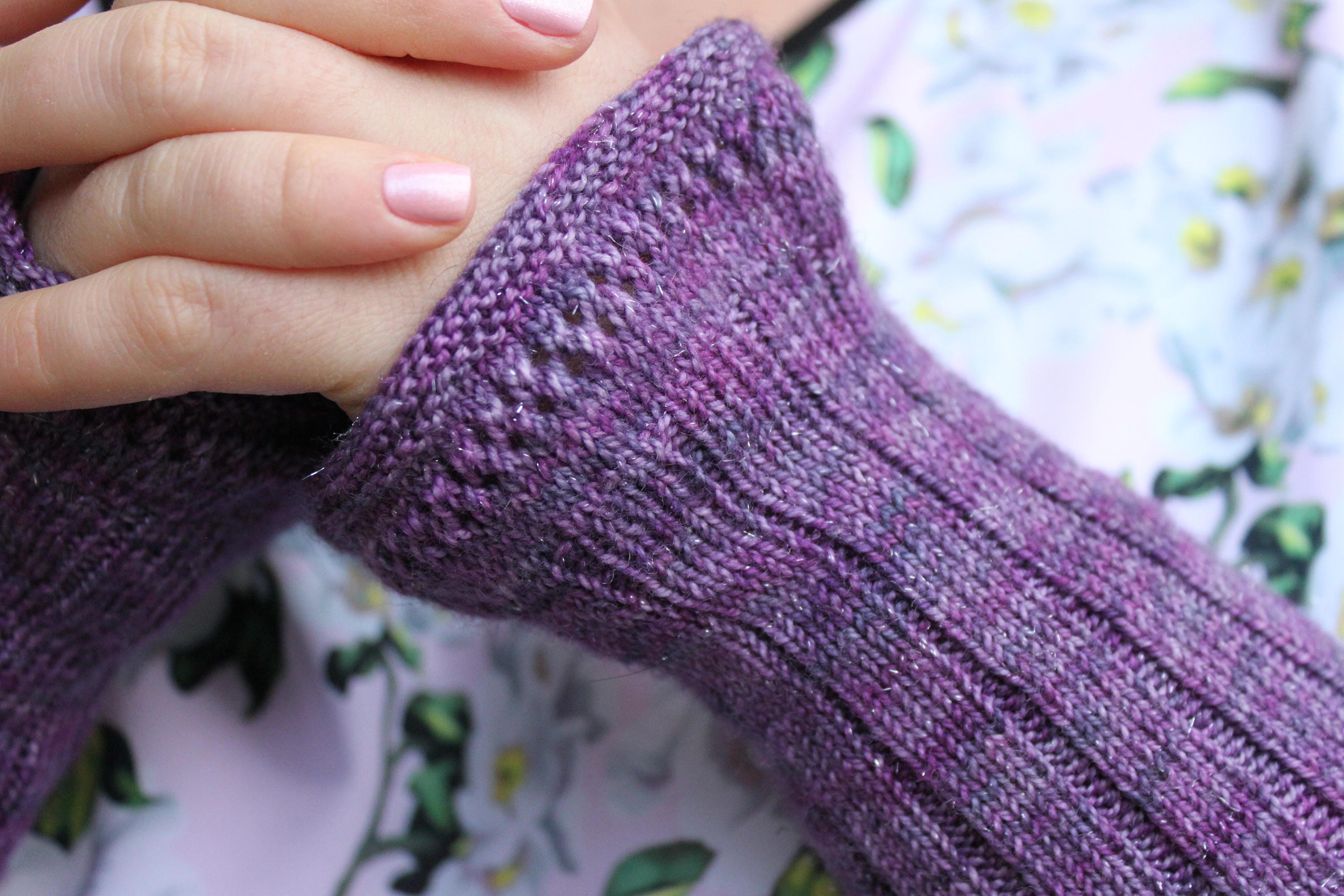 KNITTING PATTERN Frilly Cuffs Wrist Warmers Fingerless - Etsy