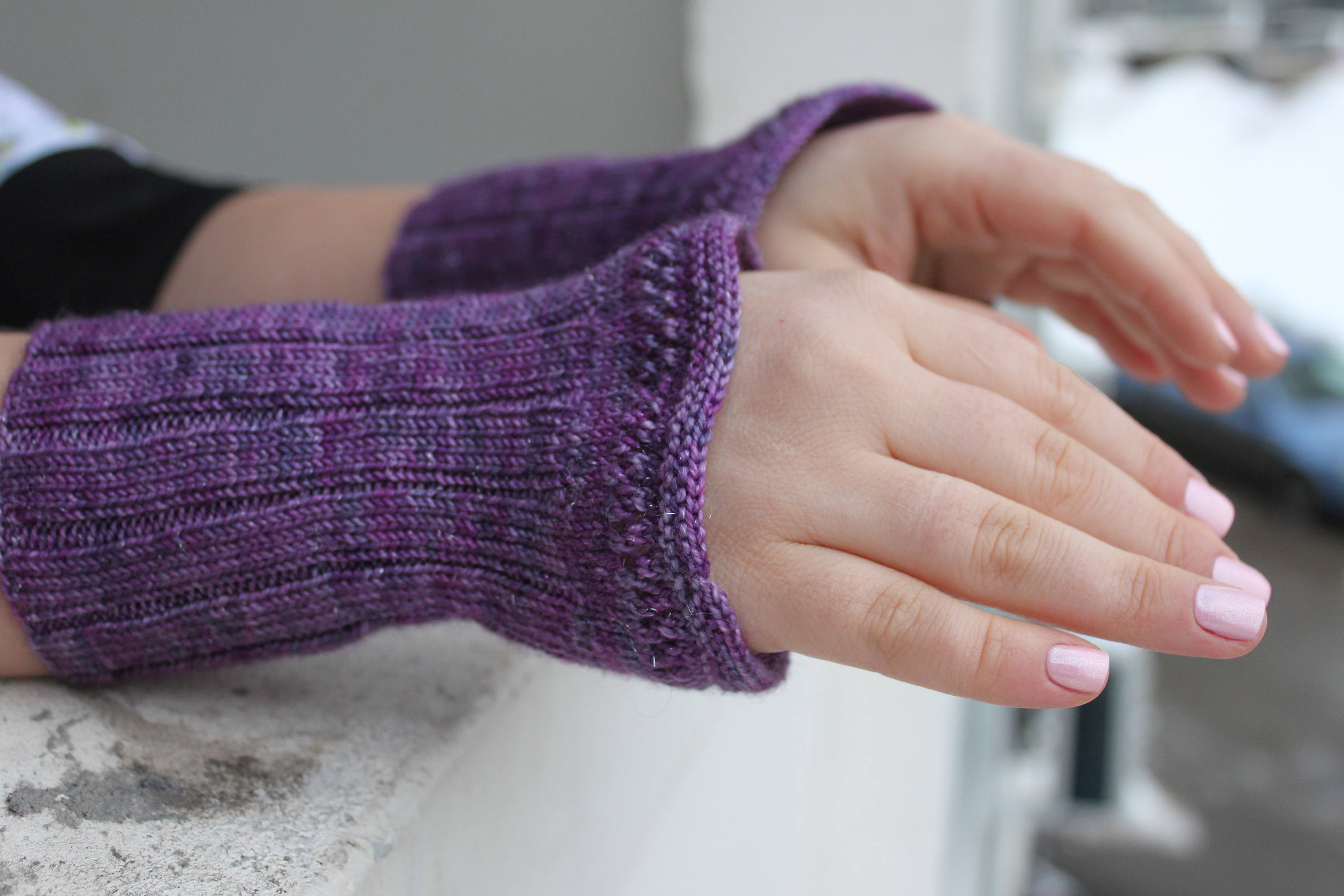 Frilly Cuffs Knitting Pattern: Lace Fingerless Gloves (PDF Pattern) - Etsy
