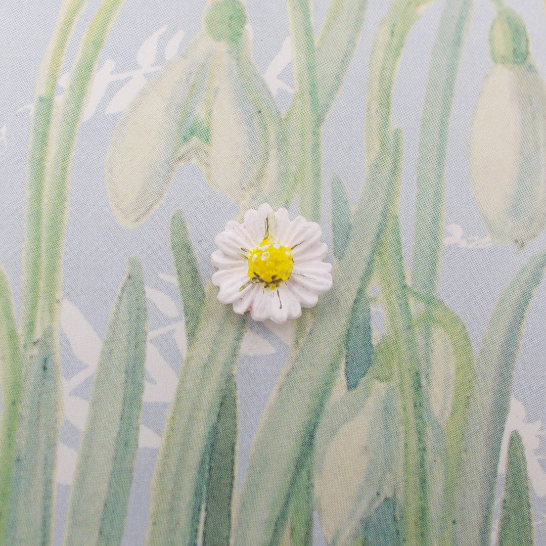 Tiny White DAISY TIE PIN Daisy Tie Tack Marguerite Daisy Tie Pin White ...