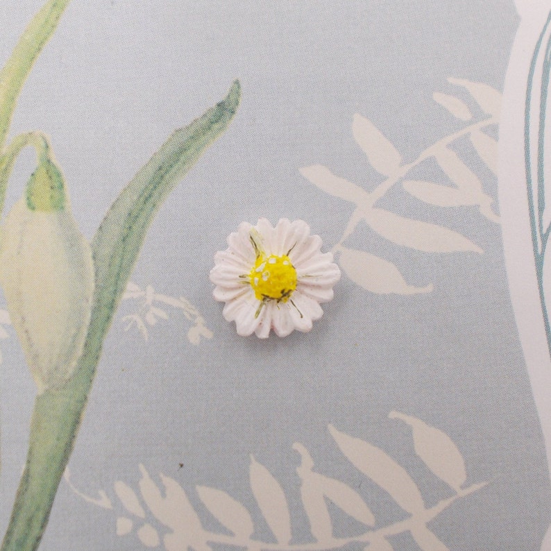 Tiny White DAISY TIE PIN Daisy Tie Tack Marguerite Daisy Tie - Etsy UK