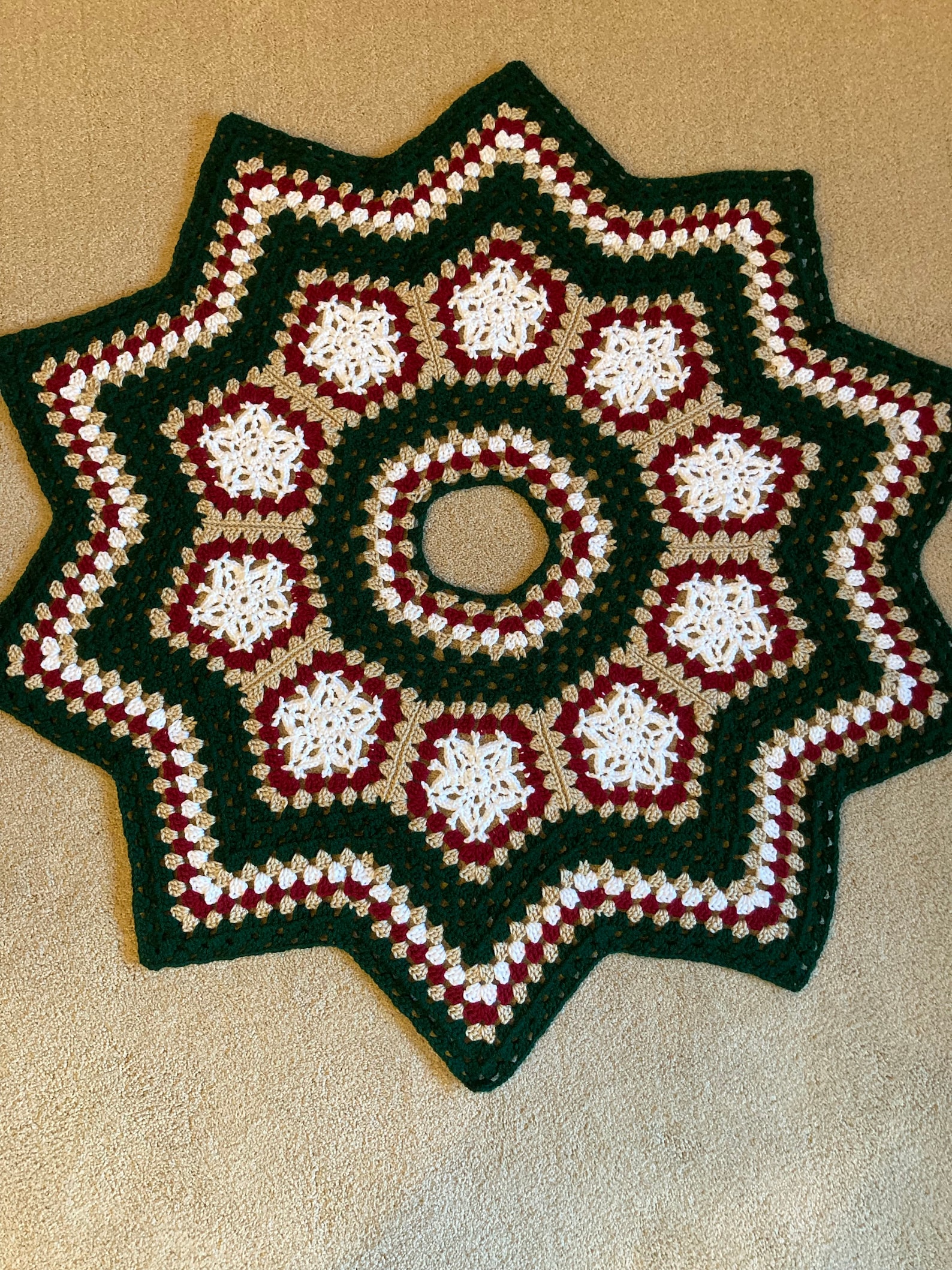 Hand Crocheted Christmas Tree Skirt Using Non-metallic Yarn - Etsy