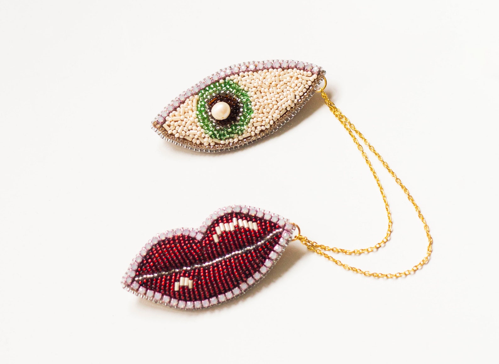 Face Brooch / Lip and Eye Bead Embroidery Brooch / Ruby Lips and Green ...