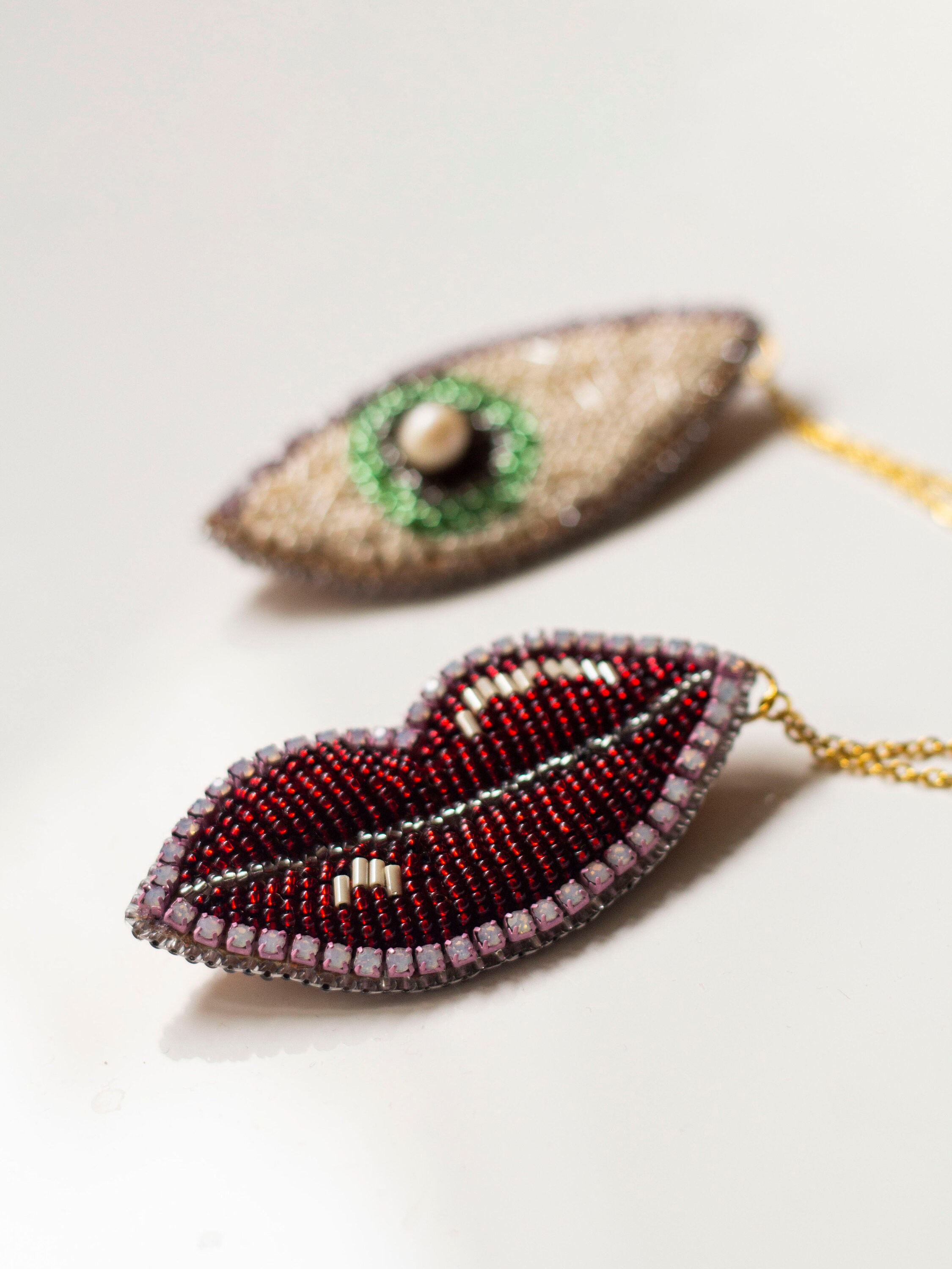Face Brooch / Lip and Eye Bead Embroidery Brooch / Ruby Lips and Green ...