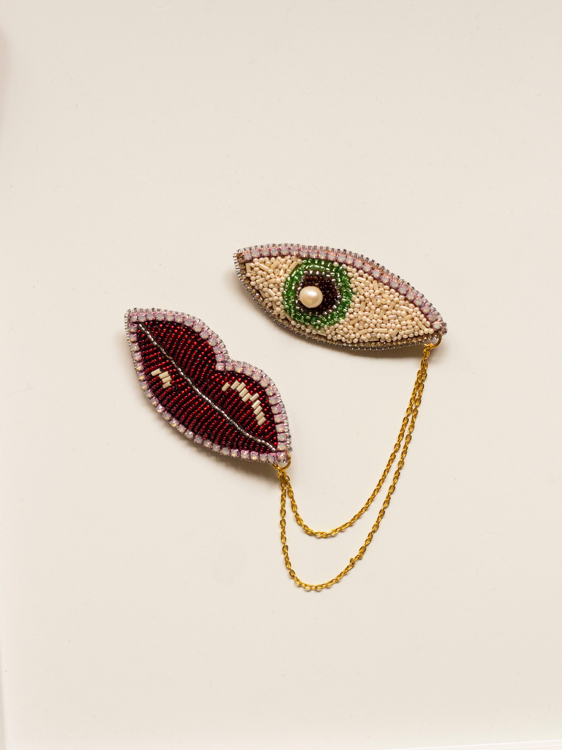 Face Brooch / Lip and Eye Bead Embroidery Brooch / Ruby Lips and Green ...