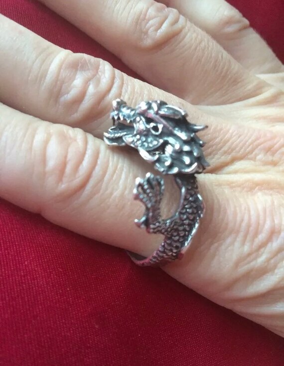 silver chinese dragon ring - Gem