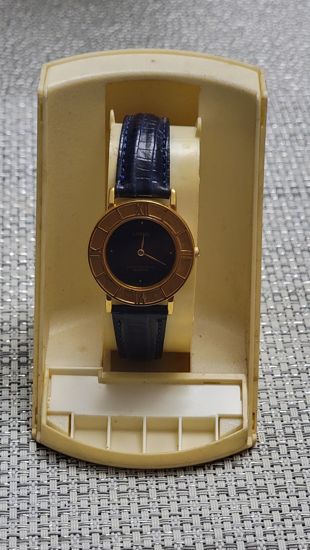 Vintage Lorus V500-6A80 Gold Plated Blue Dial & Band Quartz Ladies ...