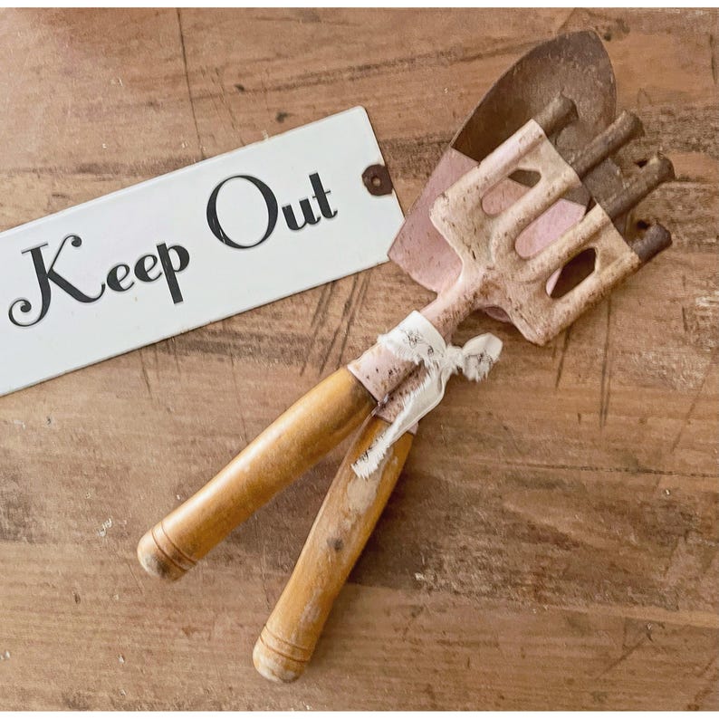 Antique Chippy Gardening Set - Etsy