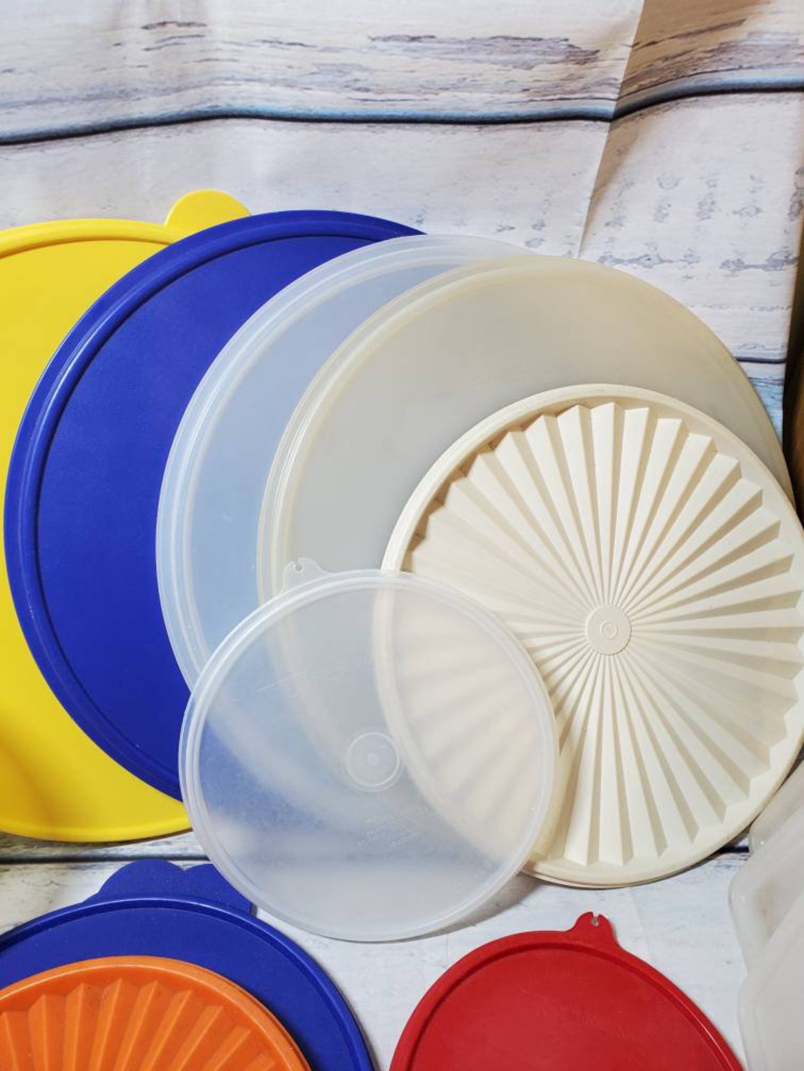 Tupperware Replacement Lids listing 1...READ Description...lots of ...