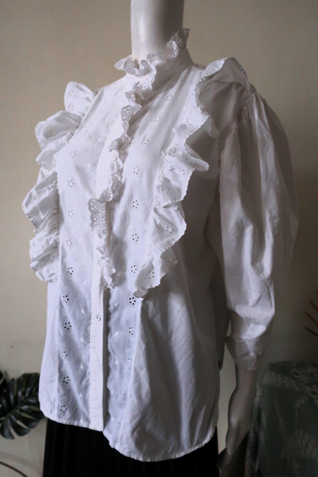 German Vintage Le Truc White Cotton Trachten Blouse With Ruffle Details ...