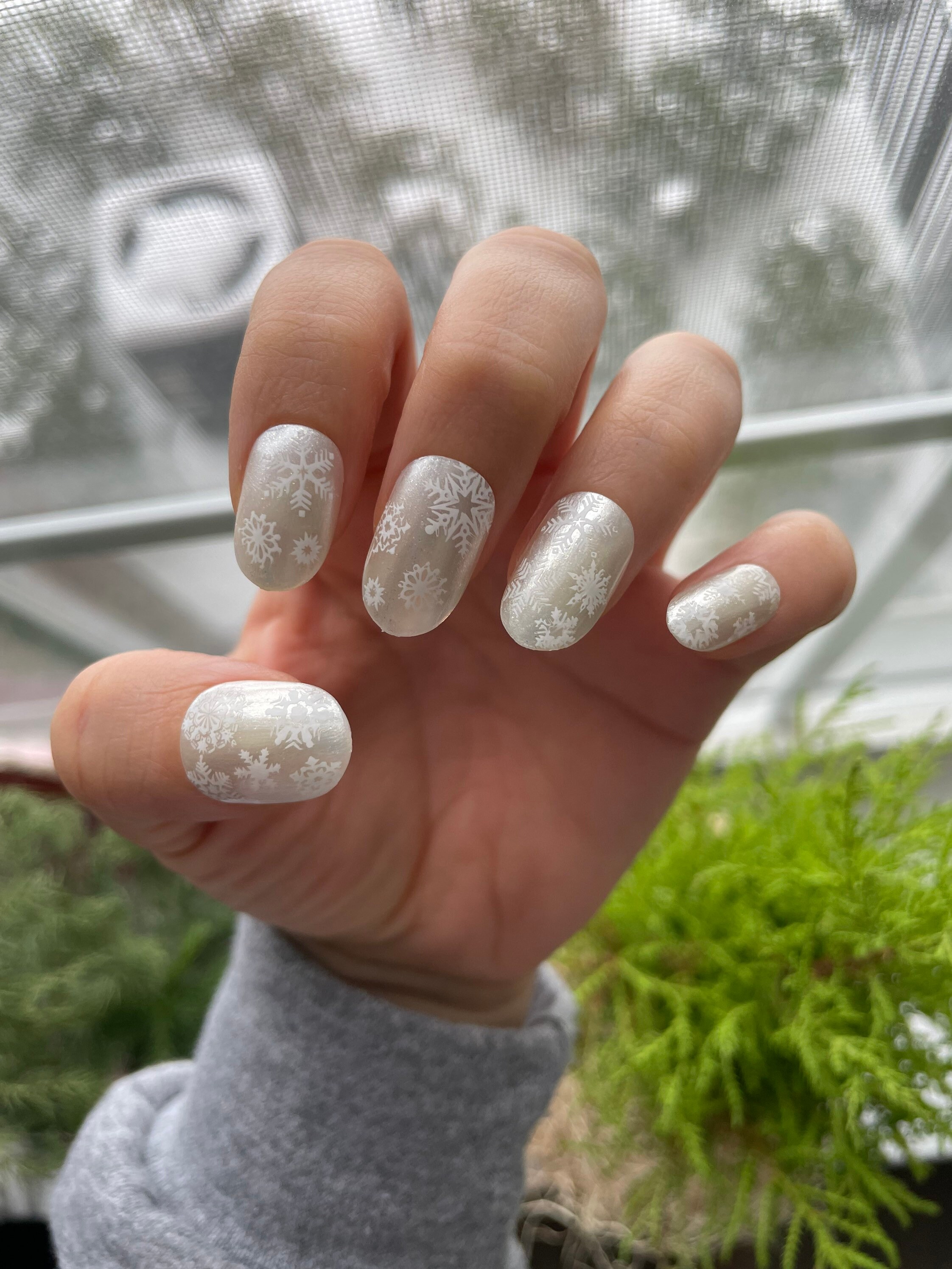 Snow Acrylic Nails