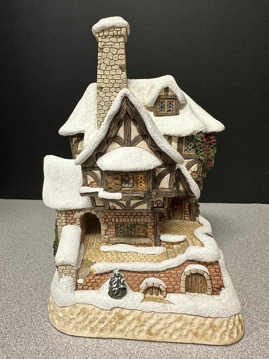 David Winter Cottages “tiny Tim ”. Christmas 1996 Special. 1995 Signed ...