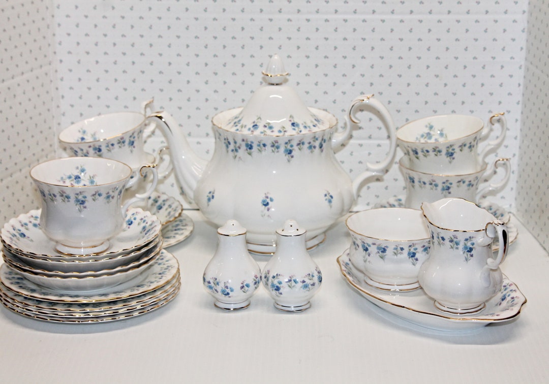 Vintage Royal Albert Memory Lane Tea Set 24 Pieces, Teapot, Teacups ...