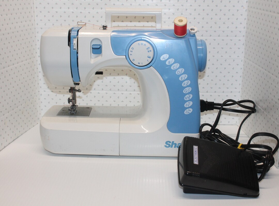 Shark Portable Free Arm Sewing Machine , Model 612C. This is a Great ...