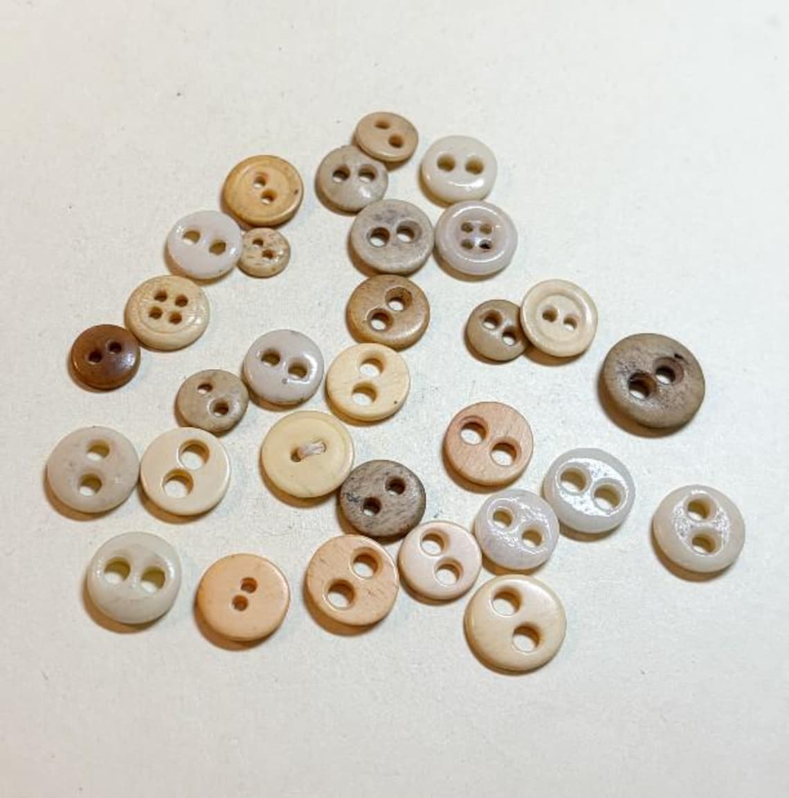 30 Vintage Buttons, Plastic, Glass, Bone, Ceramic, Plastic, Two Hole ...