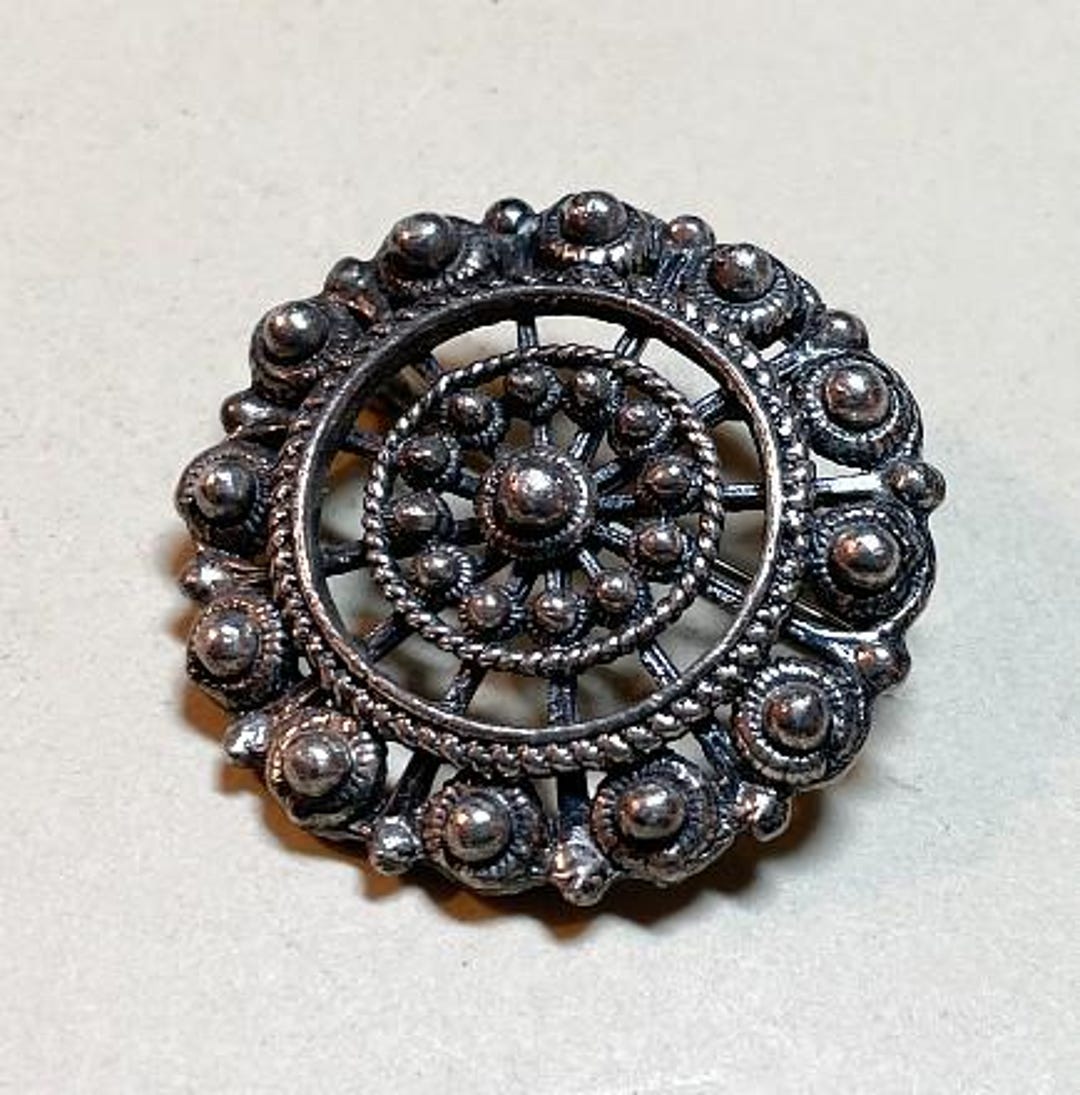 Vintage Ornate Circle Pin With Fancy Simple C Clasp, Silvertone Metal ...