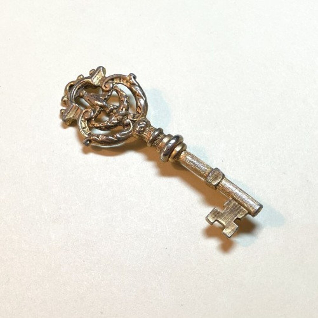 Vintage Shabby Ornate Skeleton Key Brooch, Faded Goldtone Metal ...