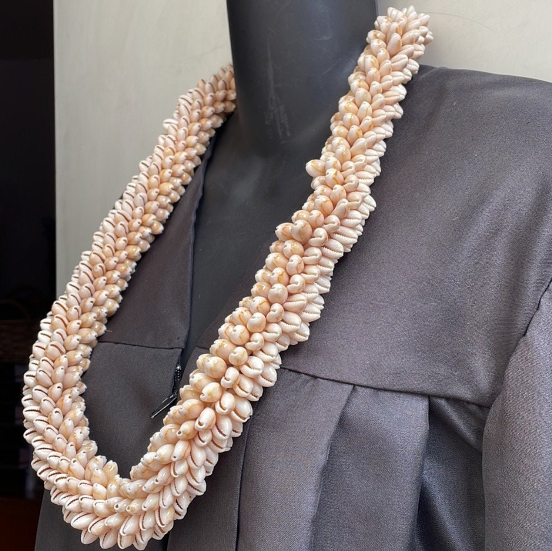 Hawaiian Cowrie Shell Lei - Etsy