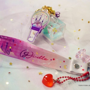 GIDLE Lightstick Keychain / (g)i-dle Keychain Acrylic (NEW Charm) - Etsy