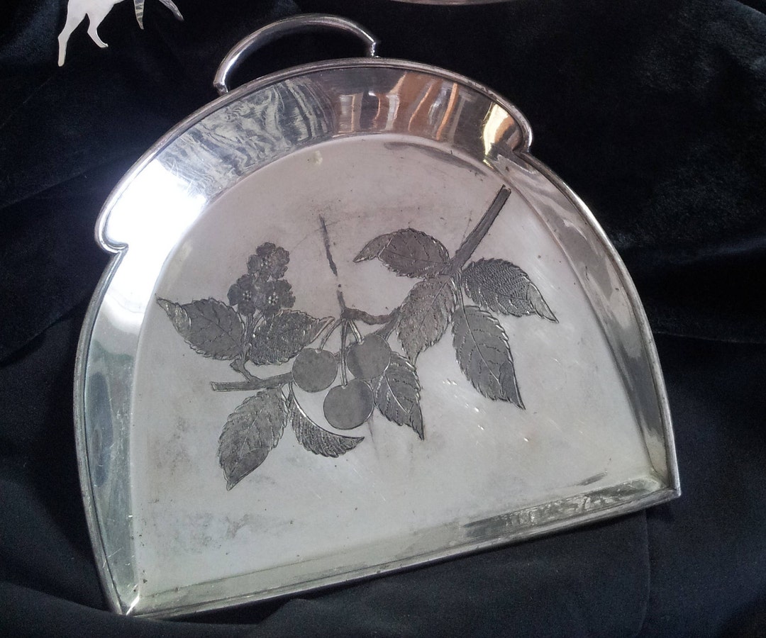 Silver Dust Pan, Duster,crumbed. . Embossed, Fancy Way to Dußt off ...