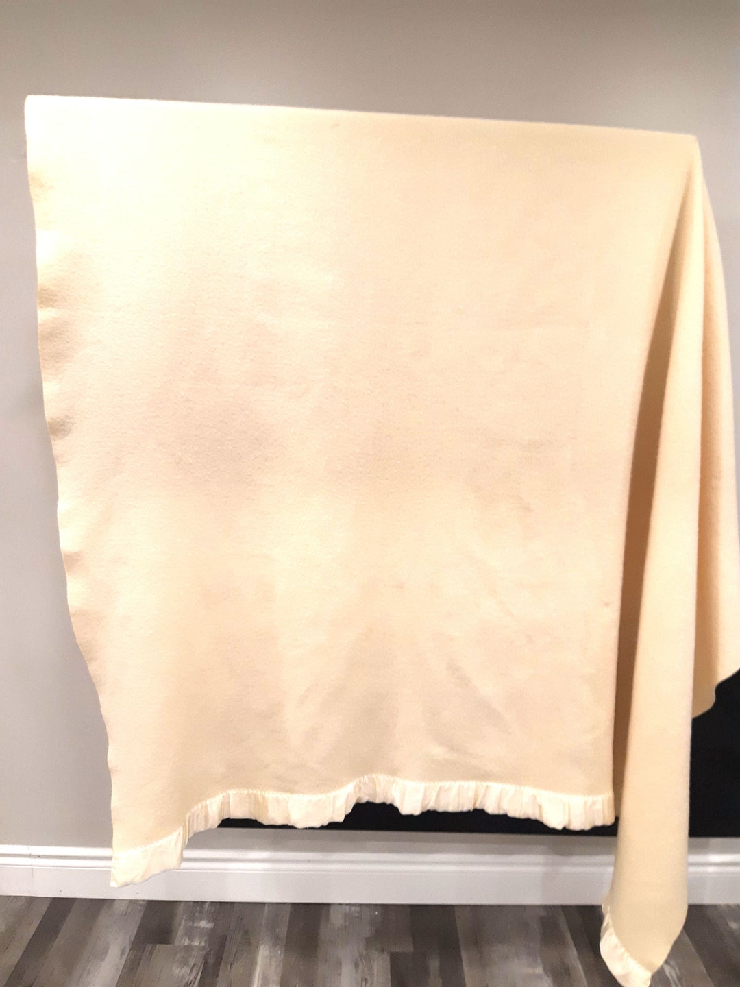Vintage 1960s Pure Virgin Wool Cream Color Blanket With Satin Trim Warm ...