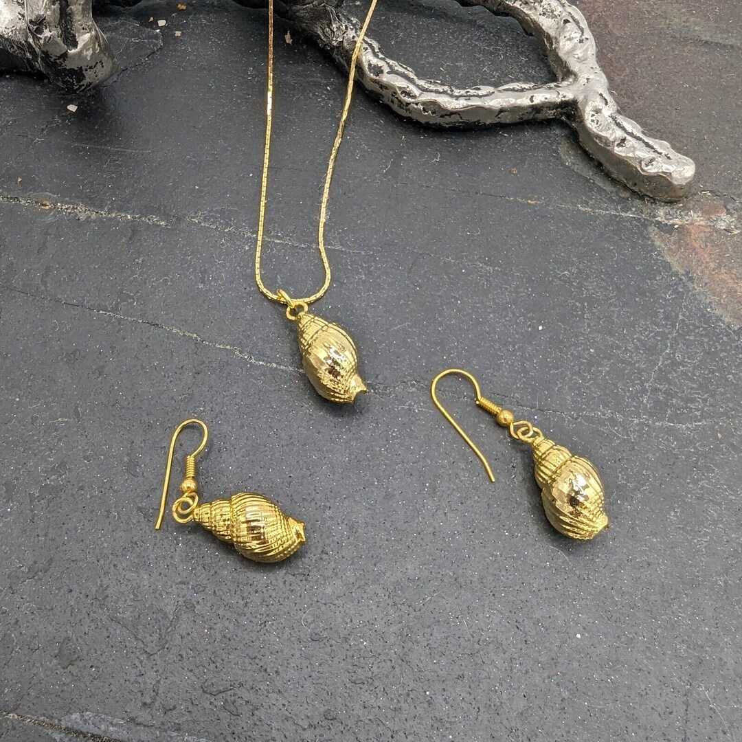 Bespoke Gold Trim Mini Conch Shell Necklace & Earring Set Outer Banks ...