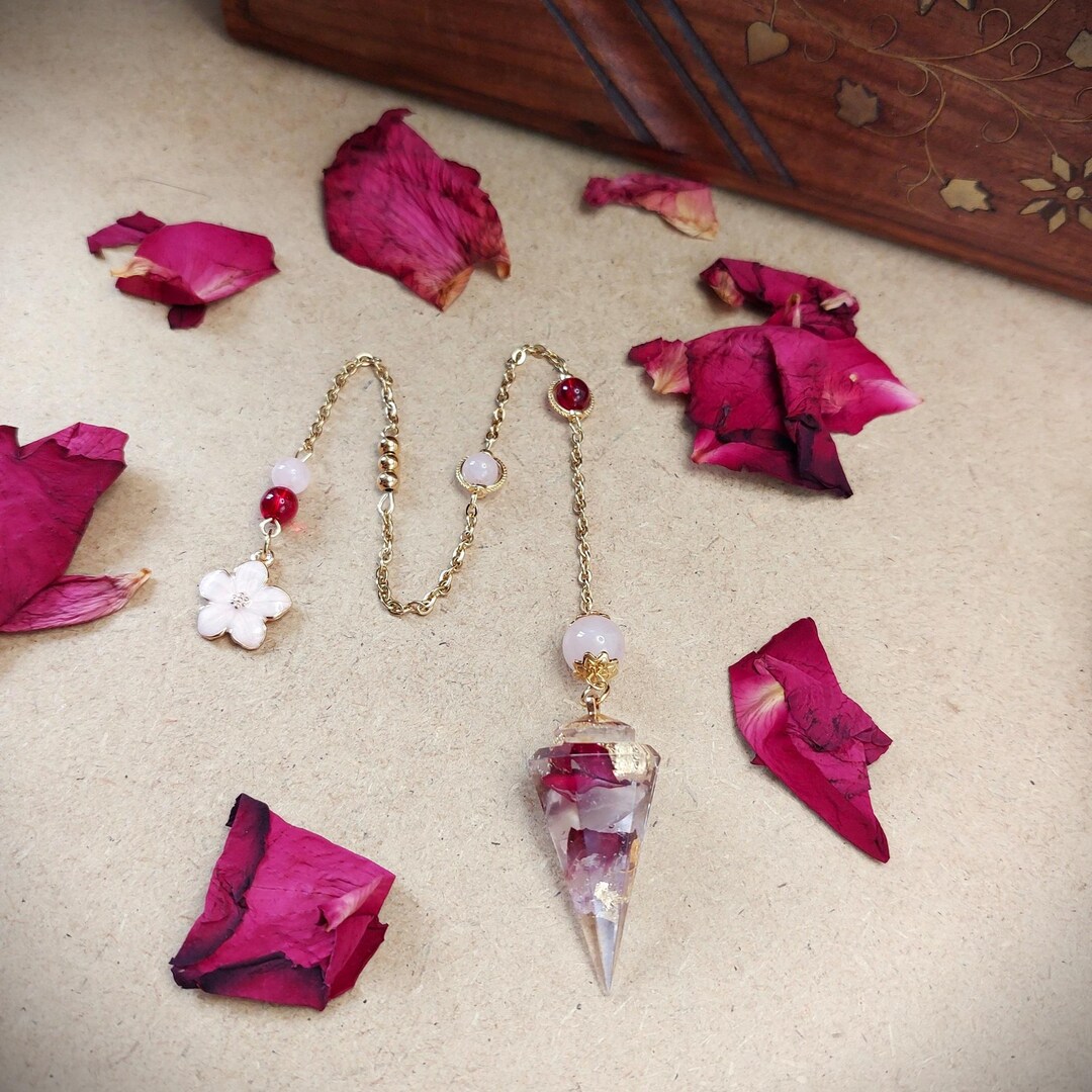 Divinatory Pendulum Rose Flower, Rose Quartz, Dried Rose Petals, Garnet Beads – Divination ...