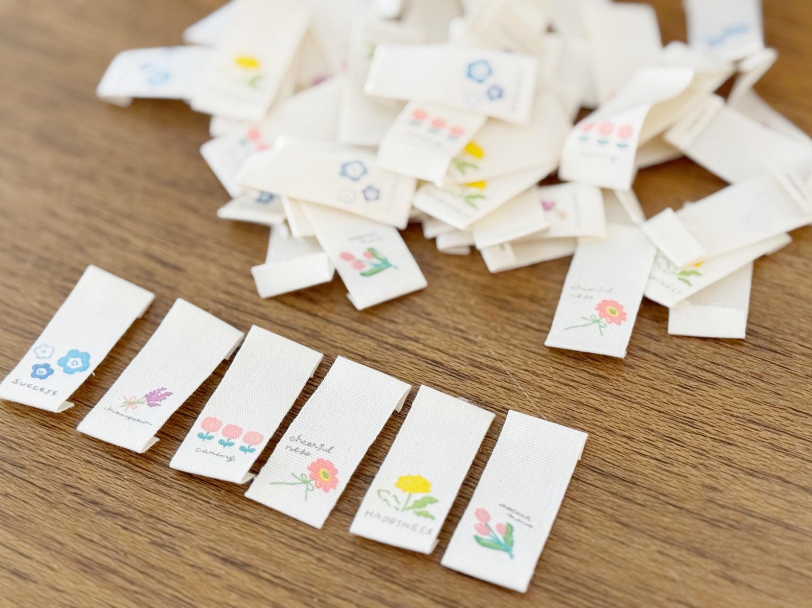 Pretty Neckband / Side Seam Labels, Flowers, Cotton, Logo, Sewing ...