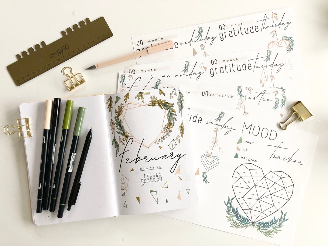 Hearts Themed Bullet Journal Template - Etsy