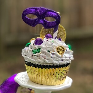 Fake Mardi Gras Cupcakes, Mask With Feathers in White, Purple, Pink ...