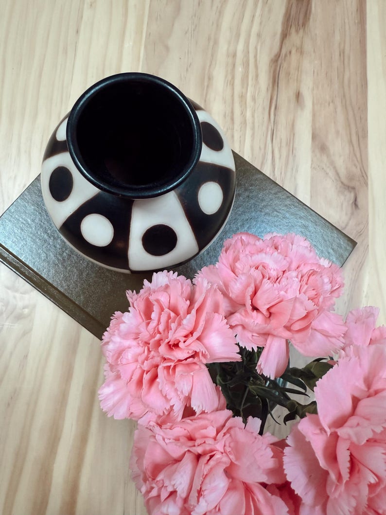 Handmade Vintage Peruvian Vase | Geometric Black & Cream Pottery ...