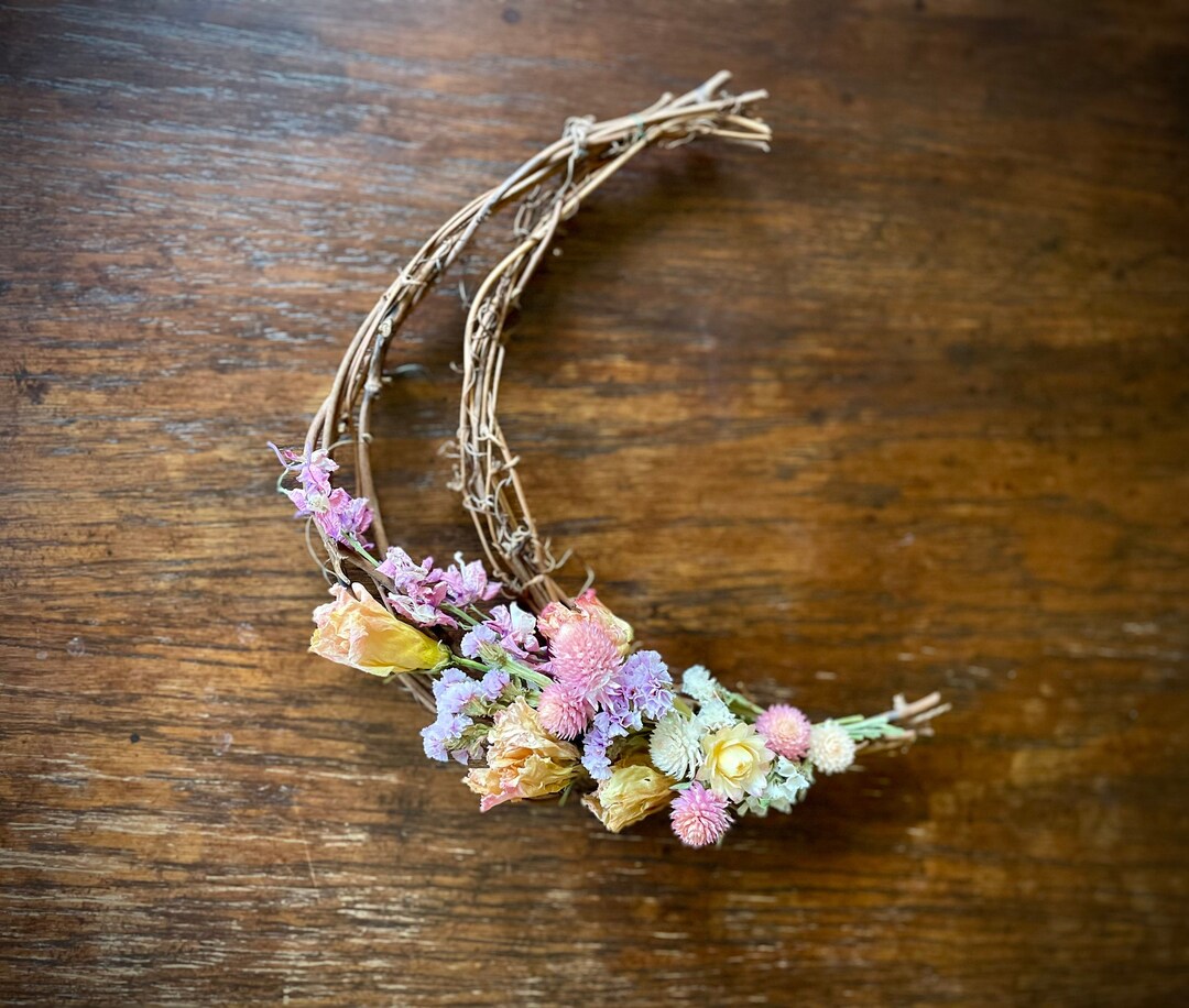 Dried Floral Crescent Moon Wreath / Boho Wall Hanging / Altar Decor ...