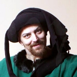 Chaperone, Medieval Woolen Headwear With Dagged Edge and Liripipe, 15th ...