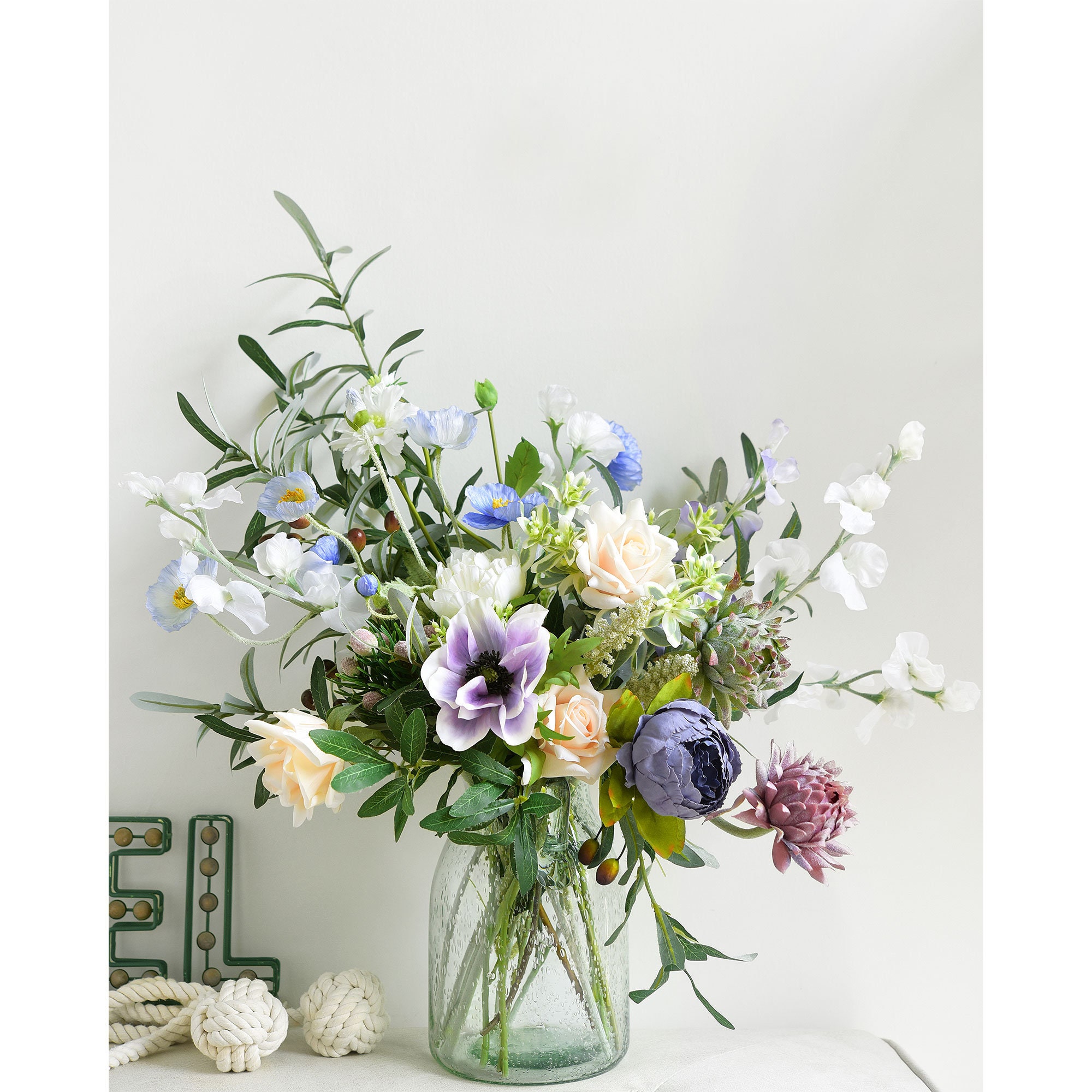 Realistic artificial flowers store
