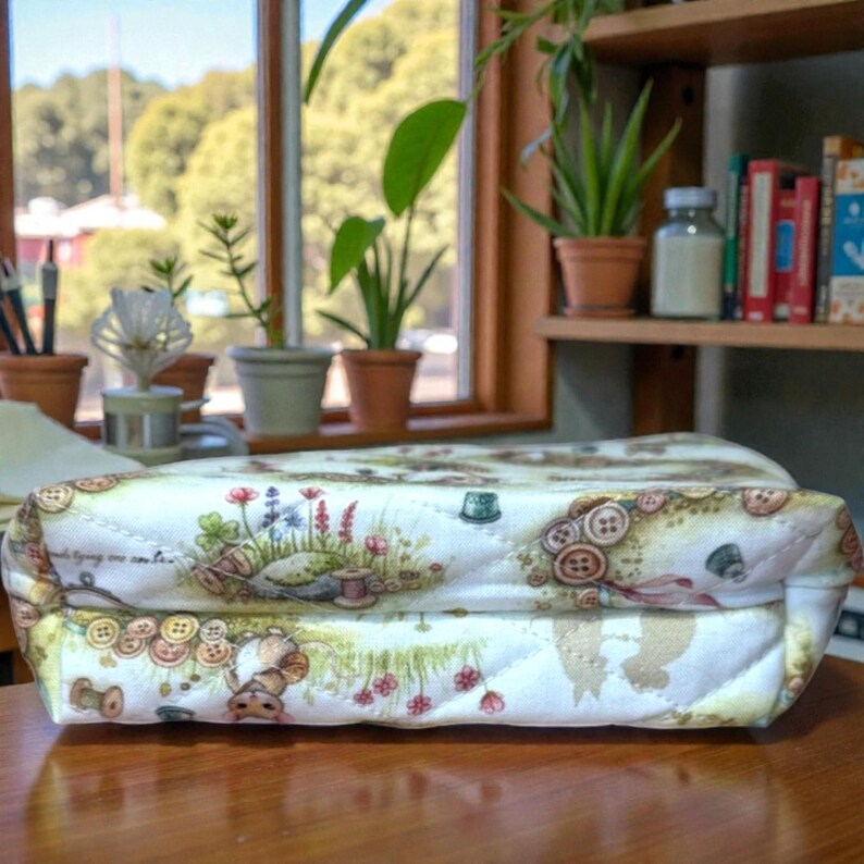 Everyday Zipper Pouch – Button Trail Mouse | Quilted Fabric Zipper ...